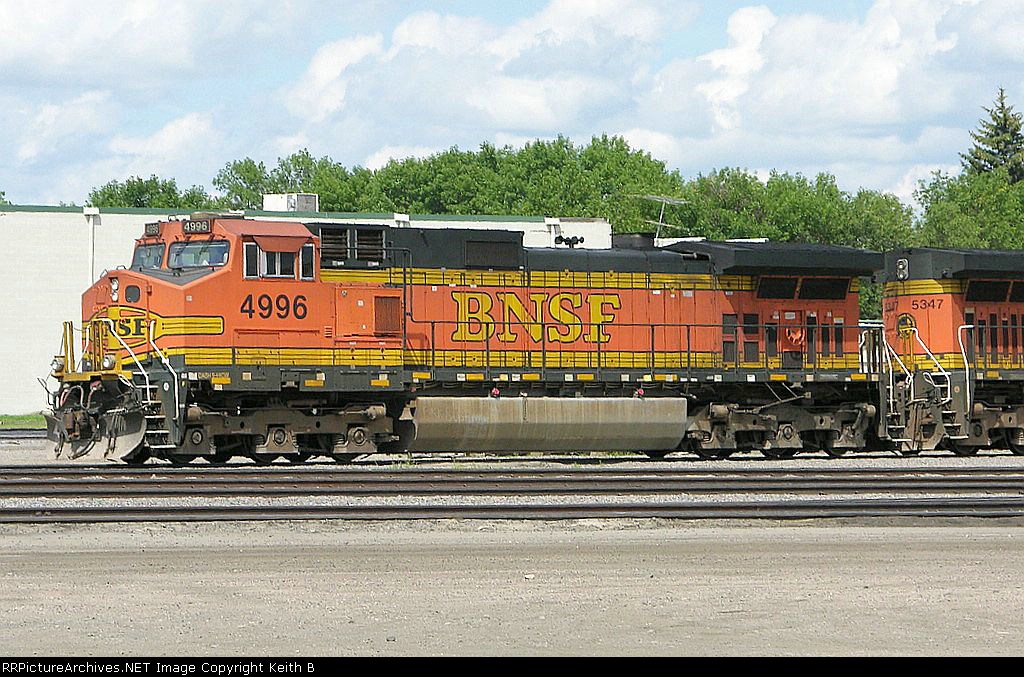 BNSF 4996